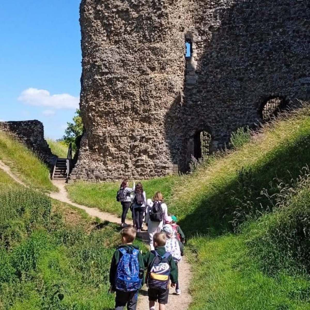 Occold Primary School - Rabbit Class visited Framlingham Castle